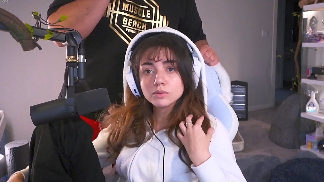 Bonnie - " Esfand, stop trying to hack my pc.." - YouTube
