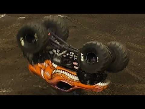 Freestyle - Monster Jam Portland OR 2023 Velociraptor (David Olfert ...