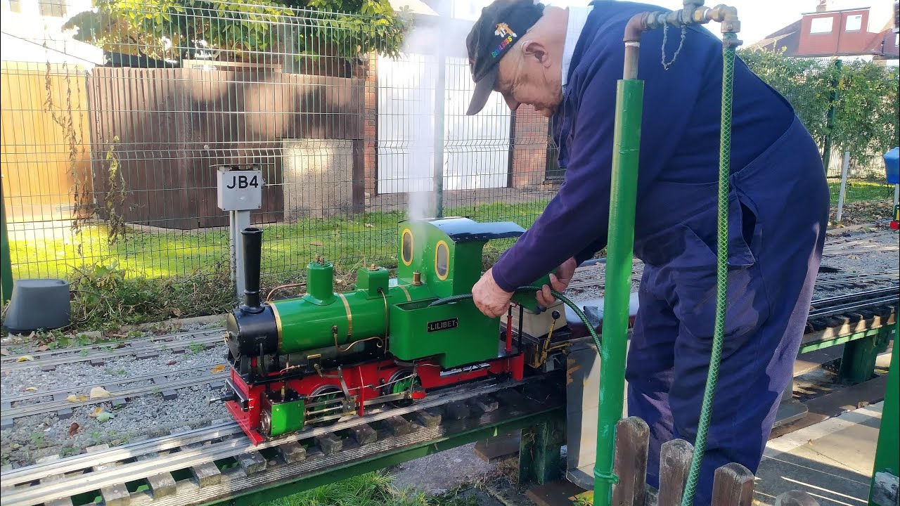 A ride on the miniature railways. Sutton Model Engineering Club. - YouTube