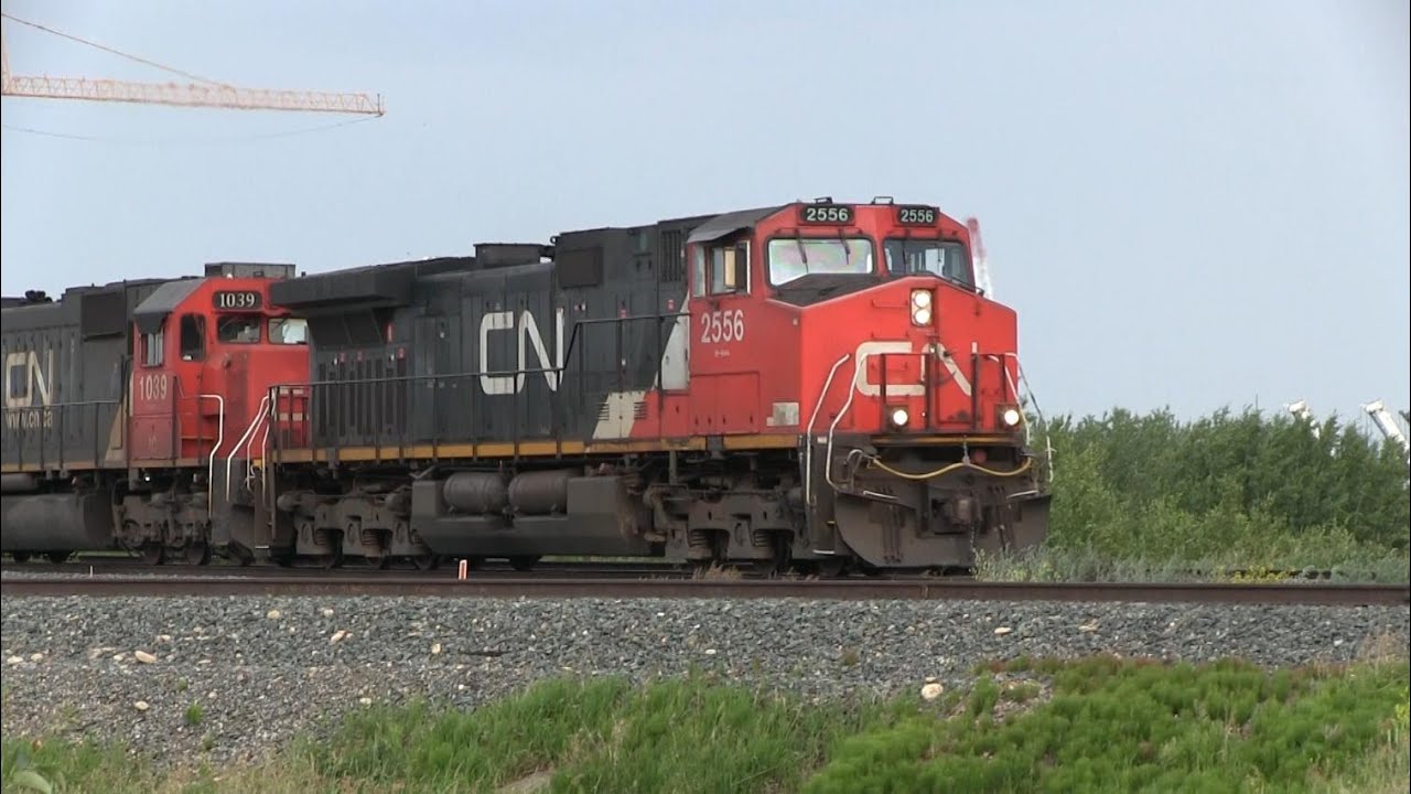 CN Train Spotting HD: CN 2556 & IC 1039 Leads CN 401 Westbound At The Diamond 10/12 7/4/15 - YouTube
