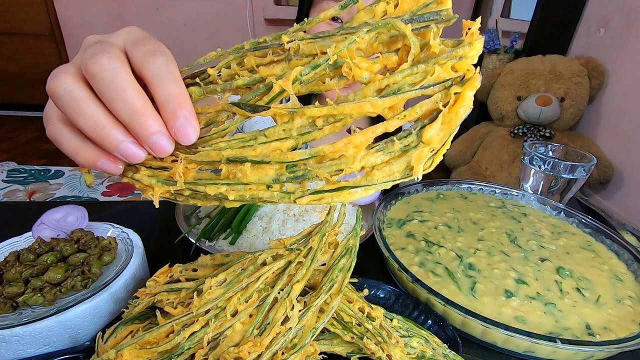 Manipuri Traditional Food || Ooti \ Dry Pea Curry || Nakuppi Bora ...