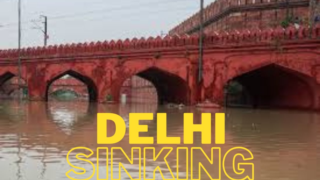 Is Delhi Sinking? 🤯 | Delhi ke flood mein hum pahuche kuchh baad pidit ...