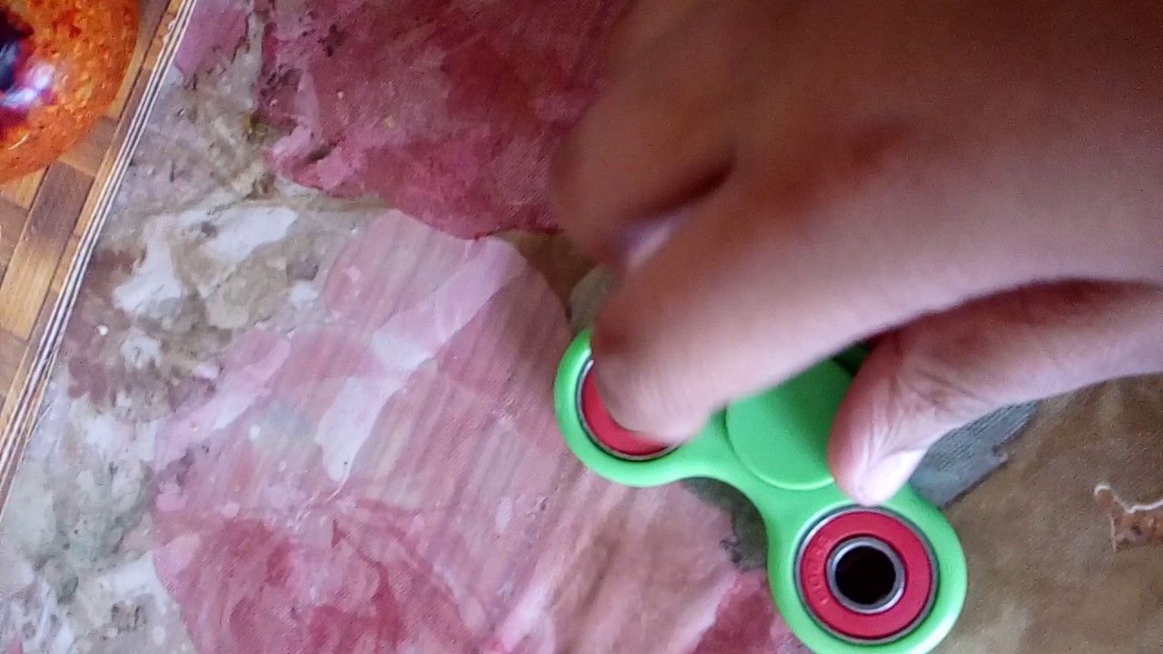 How to play with the finger spinner - YouTube