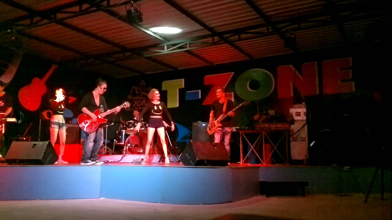 move shake drop ( by D7 ) - YouTube
