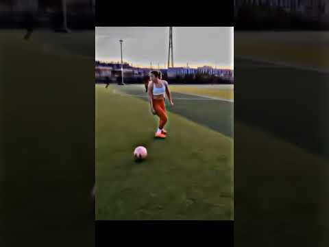 KİMDEMİŞ KIZLAR GÜZEL FUTBOL OYNAYAMAZ 😌😏