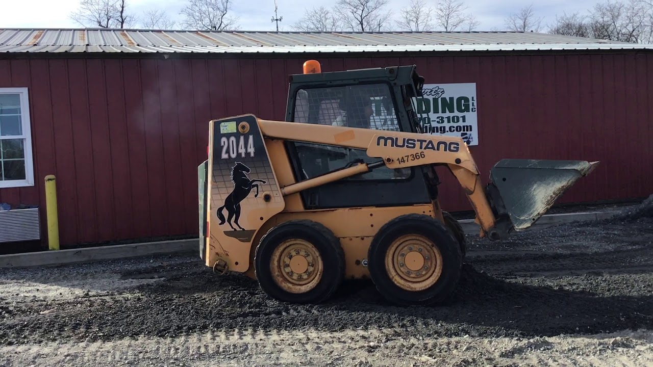 MUSTANG 2044 SKID STEER - YouTube