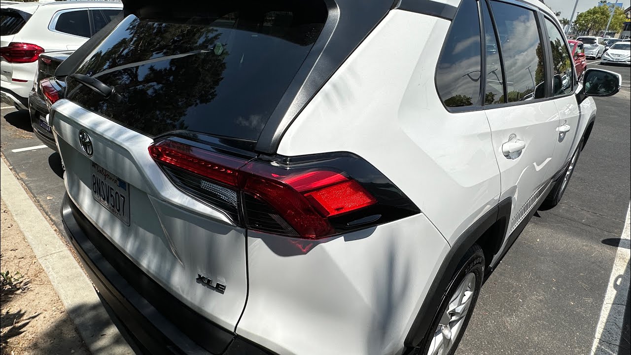 2020 Toyota RAV4 XLE Horn - YouTube