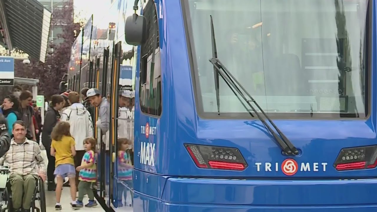 Meet TriMet’s 6th generation MAX train - YouTube