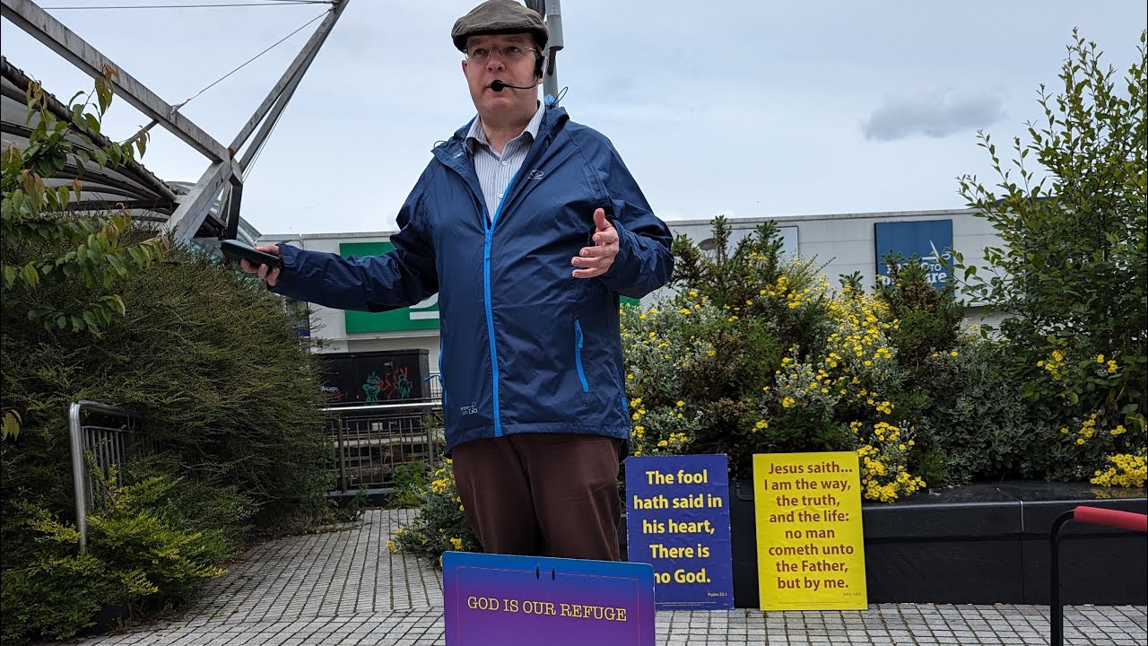 Gospel outreach in Glasgow Argyle Street by John Cormack. - YouTube