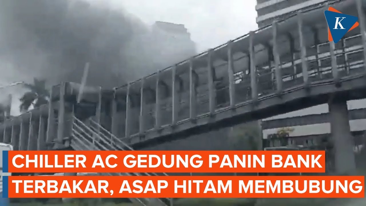 Kebakaran Gedung Panin Bank di Senayan, Asap Hitam Membumbung - YouTube