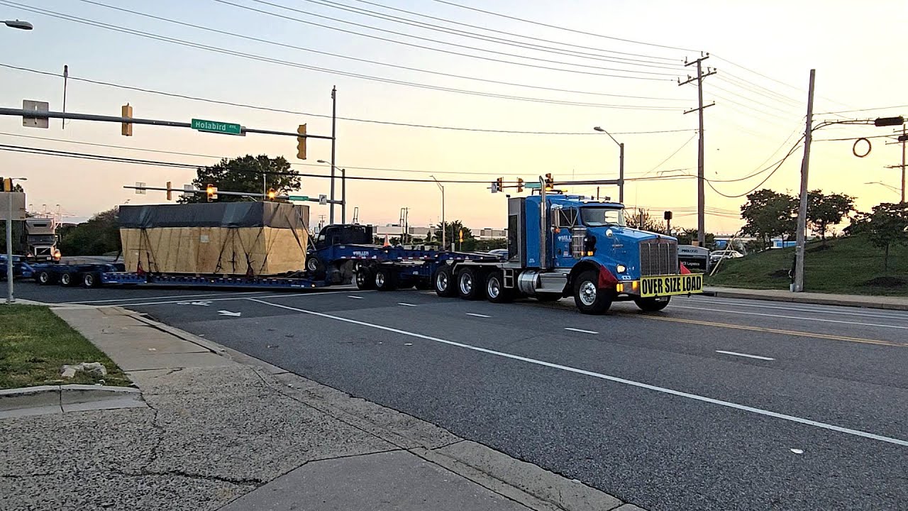 Miller Transfer Kenworth T800 Hauling Big Box 11 Axles Approximately ...