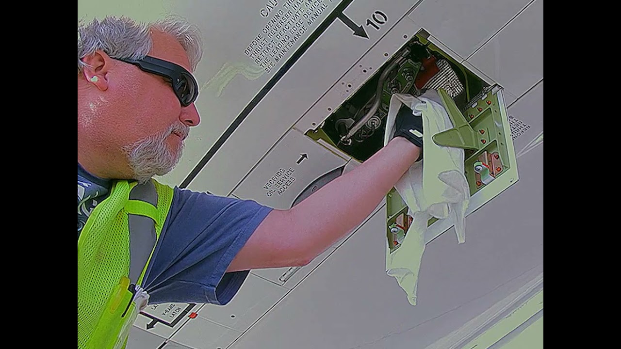 B777 GE 90 IDG Oil Servicing - YouTube