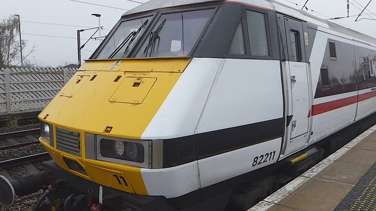 LNER 225 leaves Retford (1/12/23) - YouTube