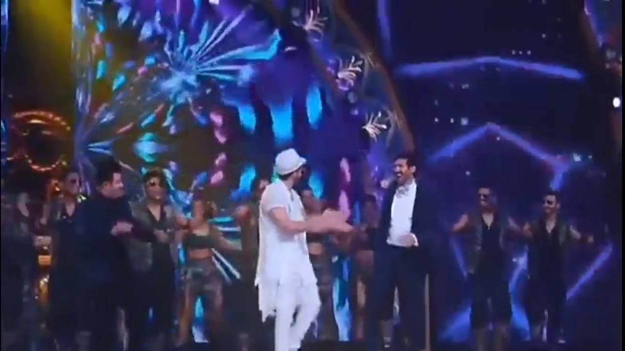 Karthik Aryan Hrithik Roshan dance together. || Dheeme Dheeme ...
