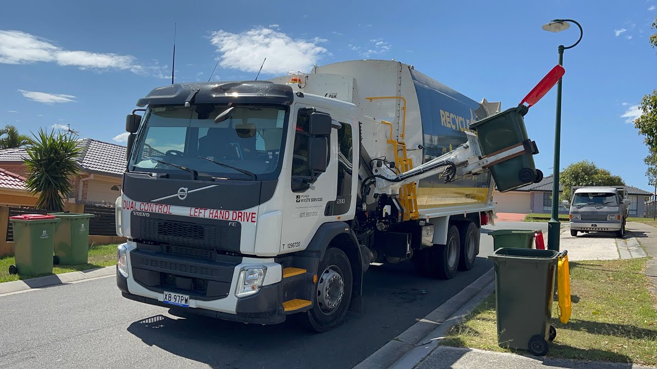 Ipswich Garbage New Recycle 5 Truck - YouTube