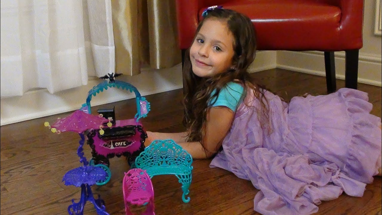 MONSTER HIGH TRAVEL SCARIS CAFE CART - YouTube