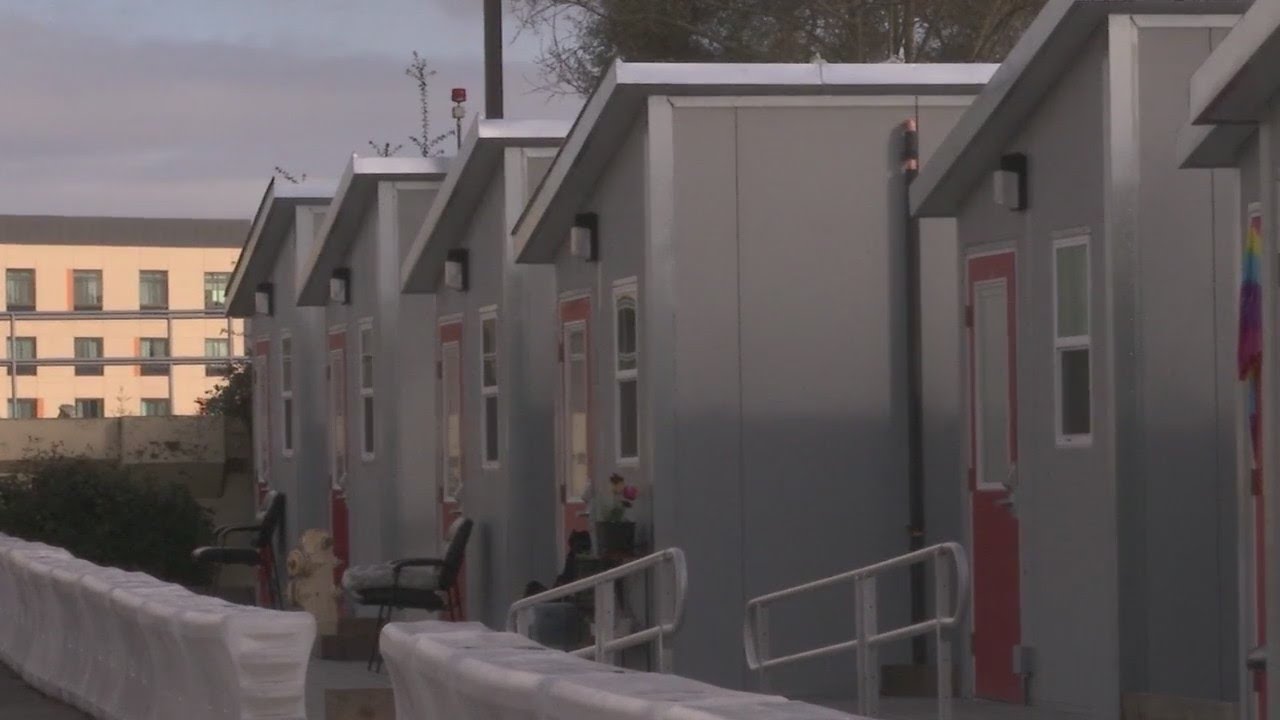 Shelter in Petaluma provides tiny homes for unhoused people - YouTube