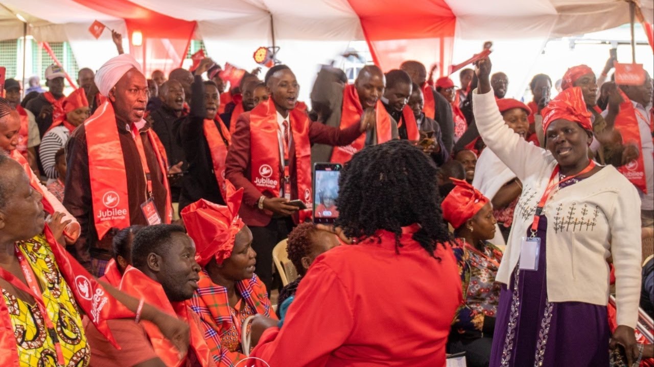 RAHA TUPU!! KUJIACHILIA! DANCES AS UHURU LEADS JUBILEE NDC AT NGONG ...