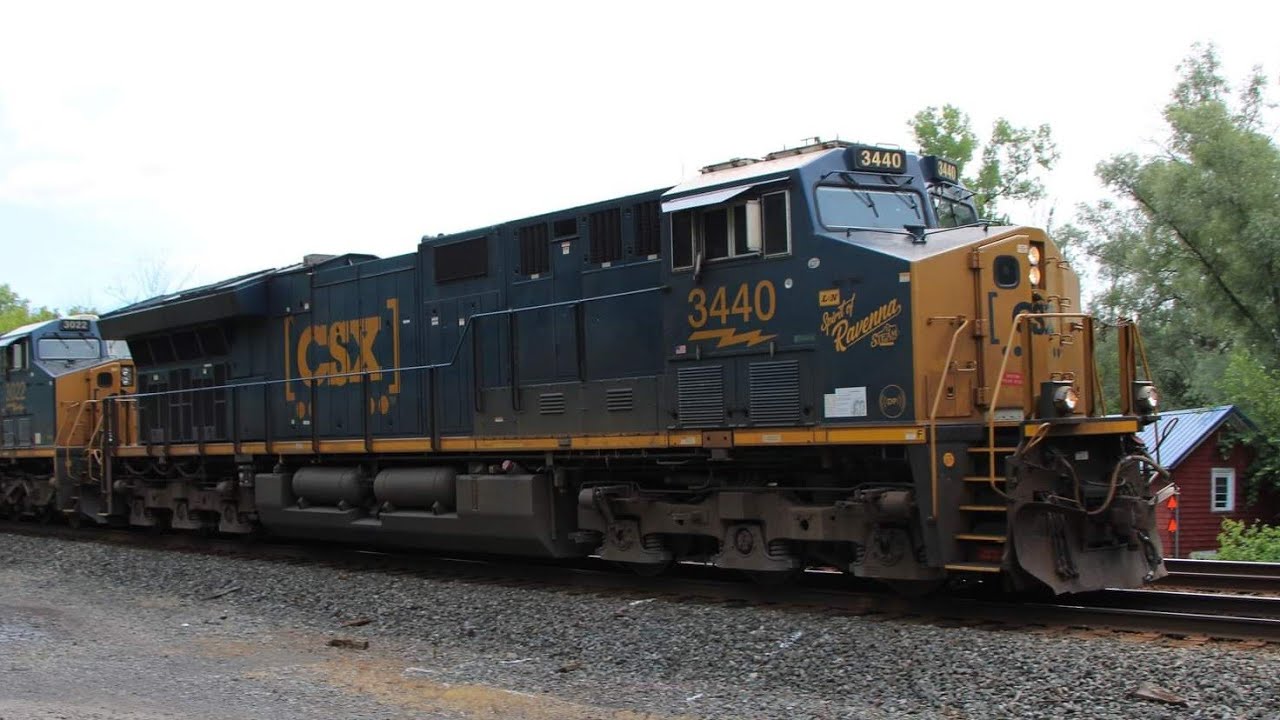 CSX I169-30 with CSX 3440 Spirit of Ravenna leading at Macedon NY ...