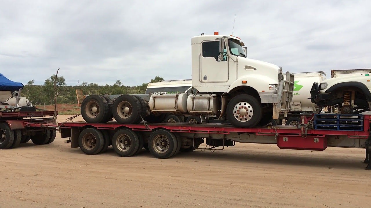 Road train - Coupling trailers (1/2) - YouTube