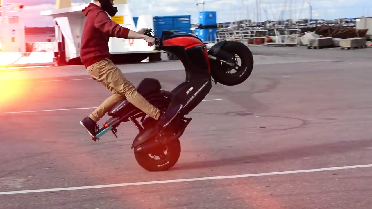 EXTREME 50cc STUNT!!! - YouTube