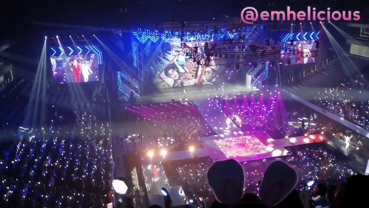 EXplOration in Manila Day 1 (EXO - Power + Throwing of signed balls ...