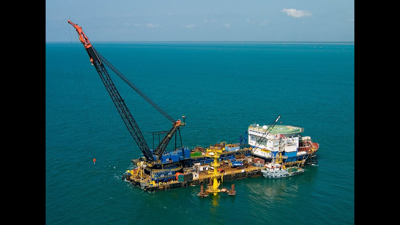 Offshore Pipe Laying - YouTube