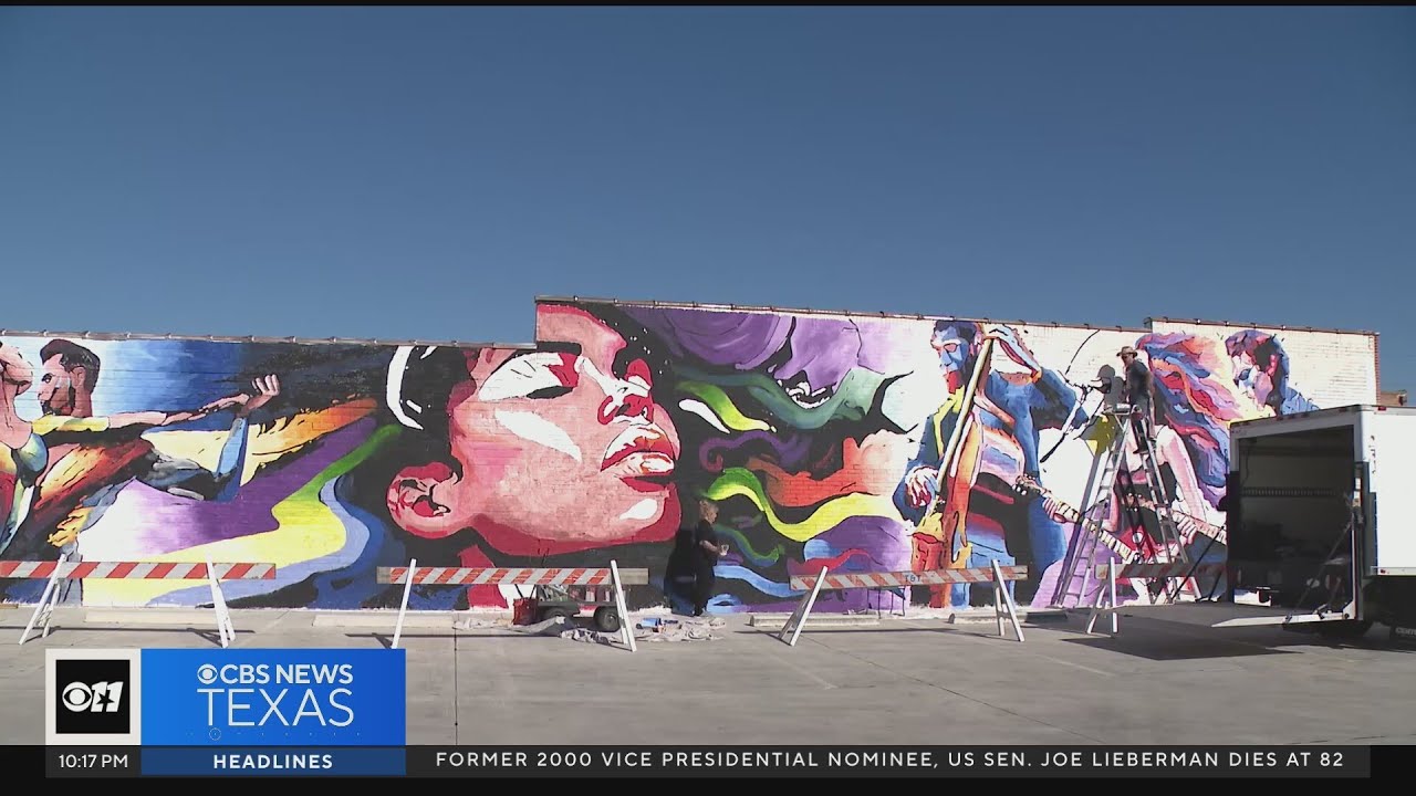 Renowned blind artist creates vibrant mural in North Texas - YouTube