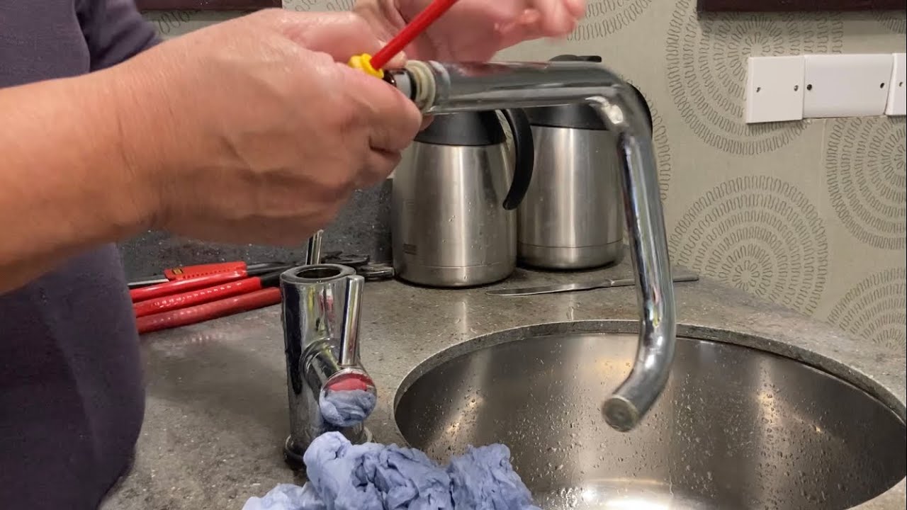LEAKING KITCHEN TAP CHANGE RING GASKET 👍 - YouTube