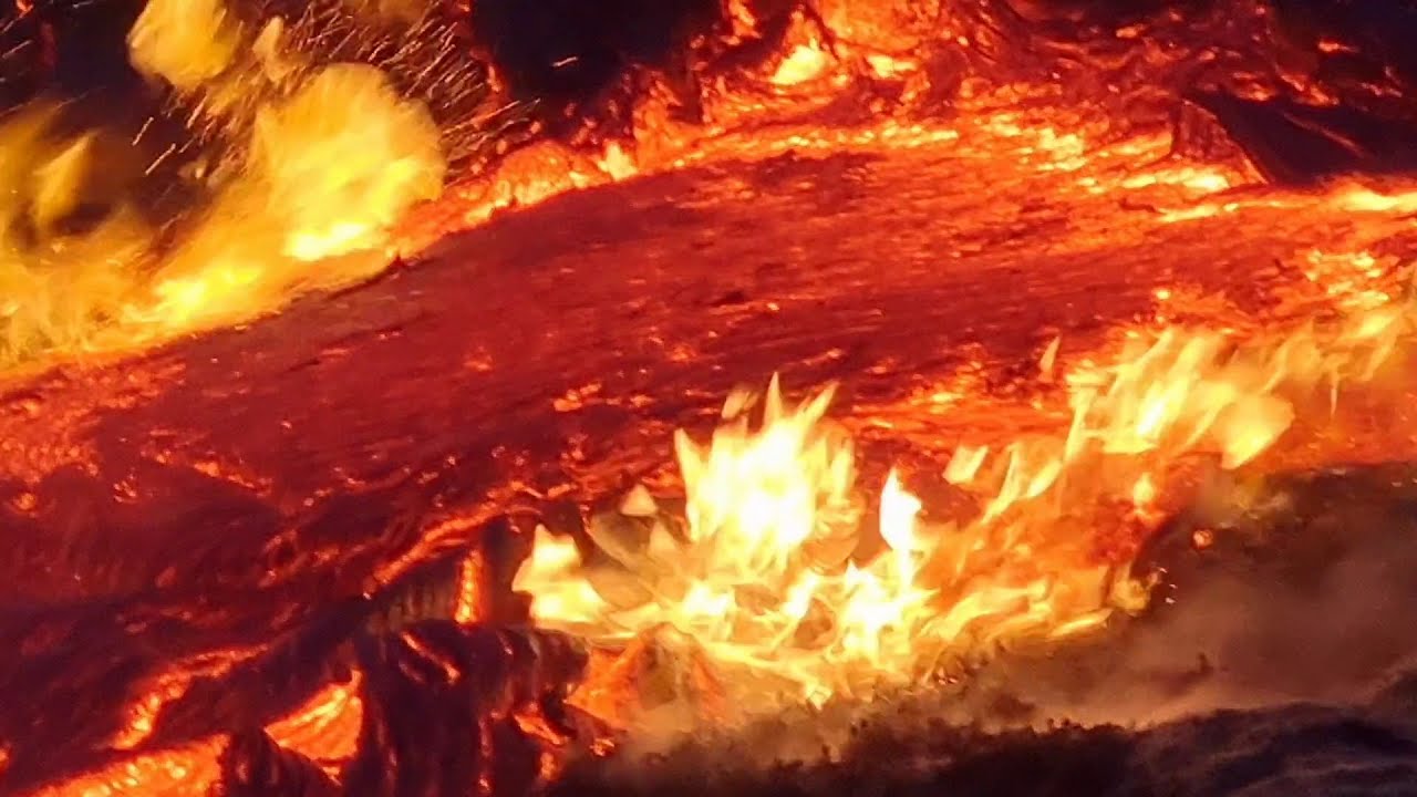 Lava Spillovers below the flooded Eastern Wall - YouTube