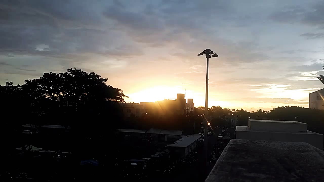 Mentari sunset di gedung bsd - YouTube