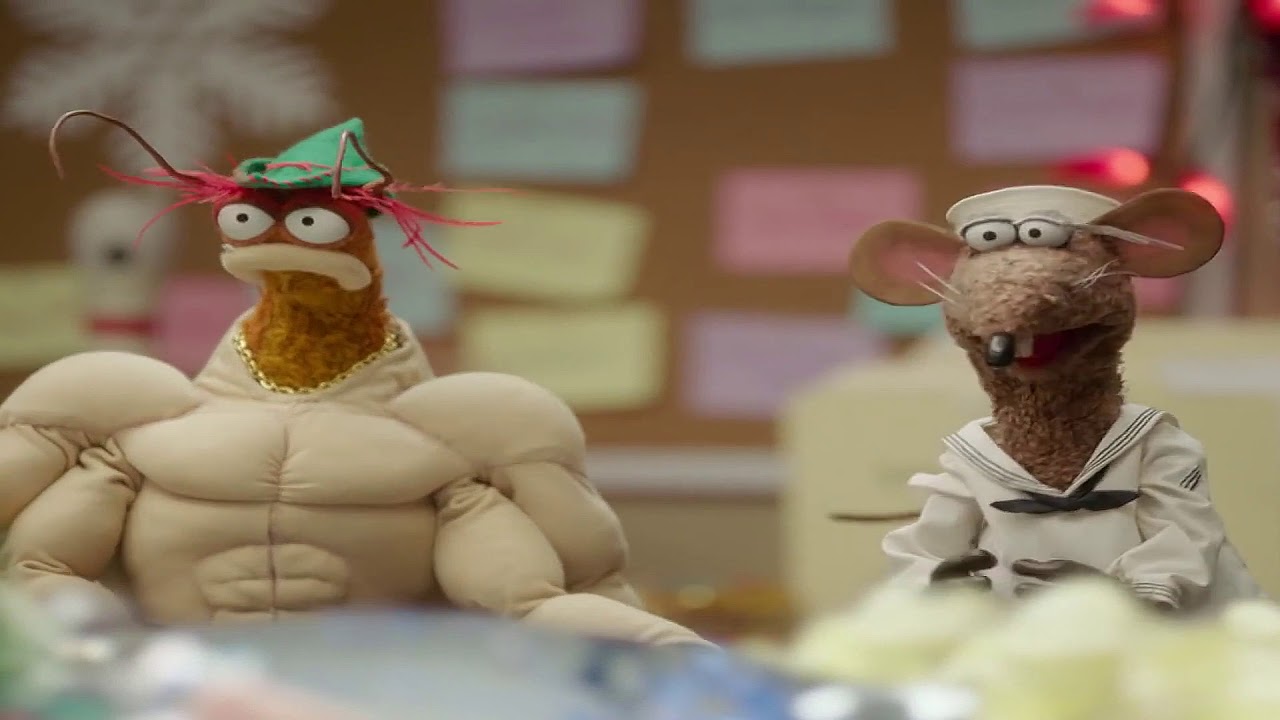 The Muppets - Pepe punches Rizzo in the face (Explosion) - YouTube