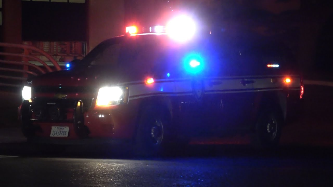 [Houston Fire Department] Ambulance Supervisor 16 responding - YouTube