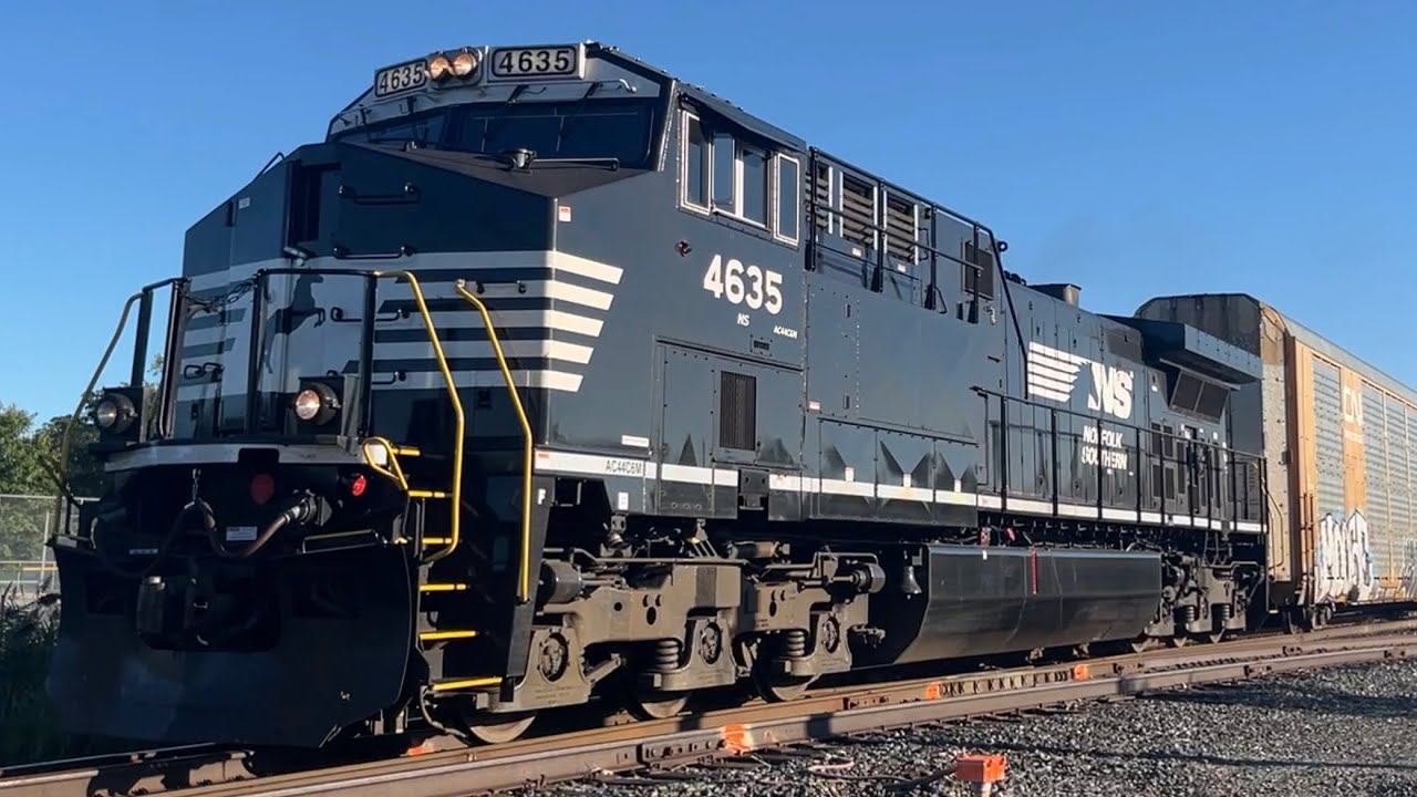 NS #’s 4635 (AC44C6M) & 8082 (Mid-Train DPU) (ES44AC) leads NS 11N through Trenton, MI (8/31/23 ...