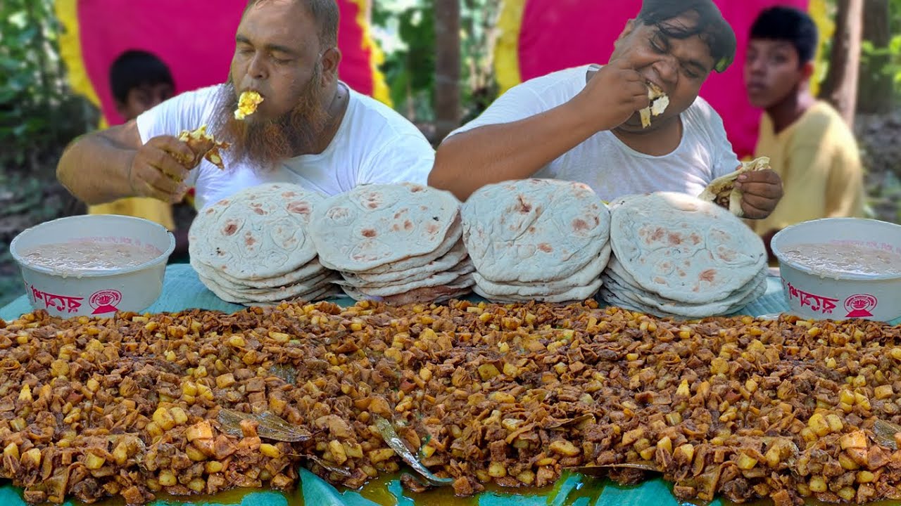 Two King Guy Eating Full Cow Intestine with 40 Pieces Tandoori Roti ...