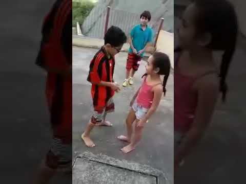 Essa menina dansa de mais