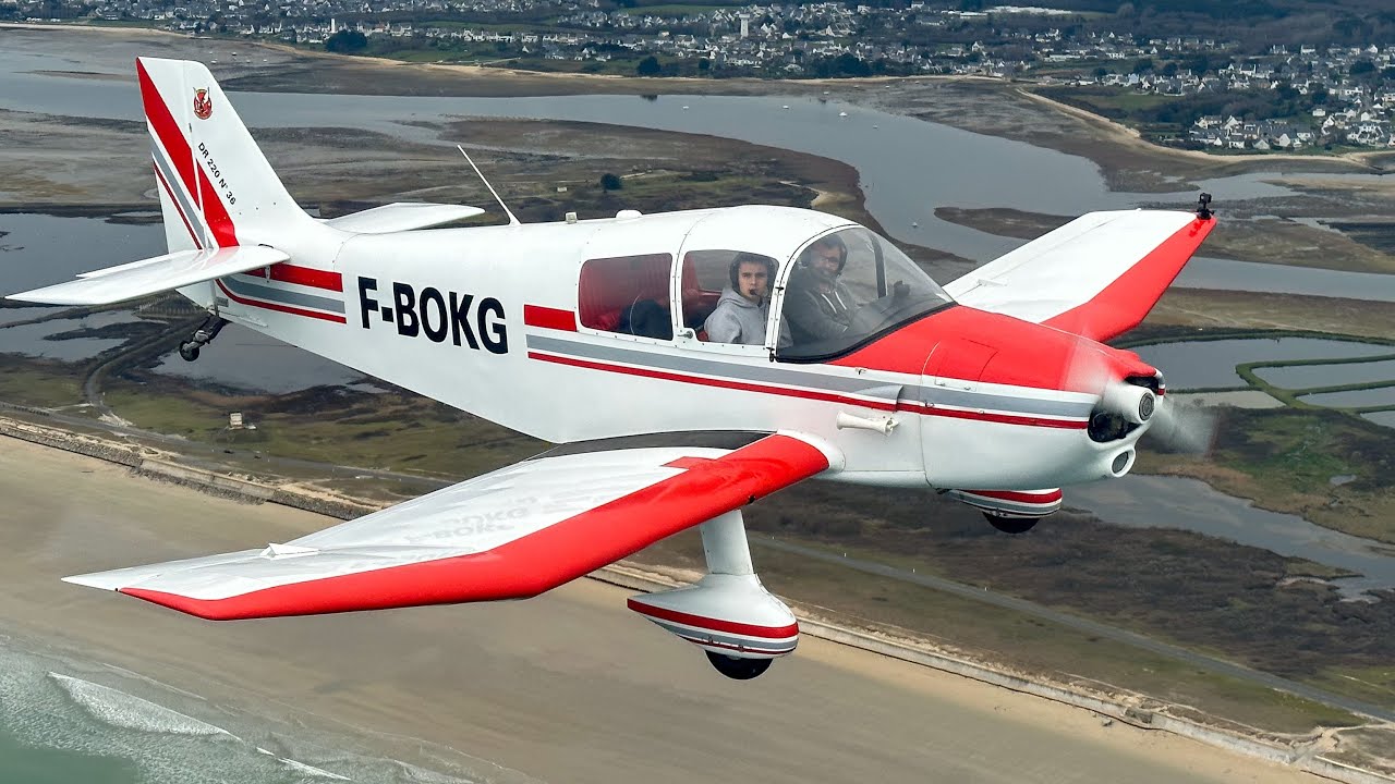 Patrouille Les Mirabelles : Rare 2 Robin DR220 en vol en Bretagne 😎 ...