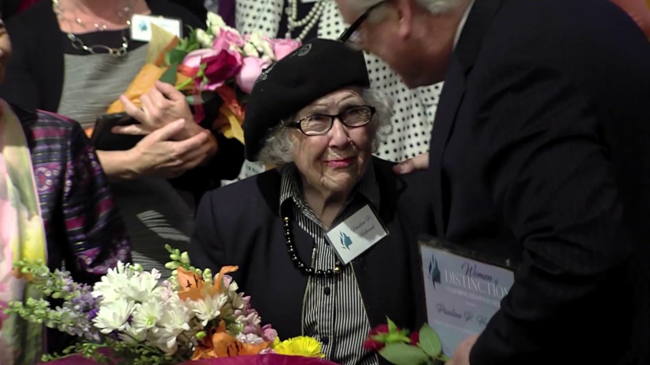 A STANDING OVATION FOR 2019 'WOMAN OF DISTINCTION' POLLY HOLBROOK - YouTube
