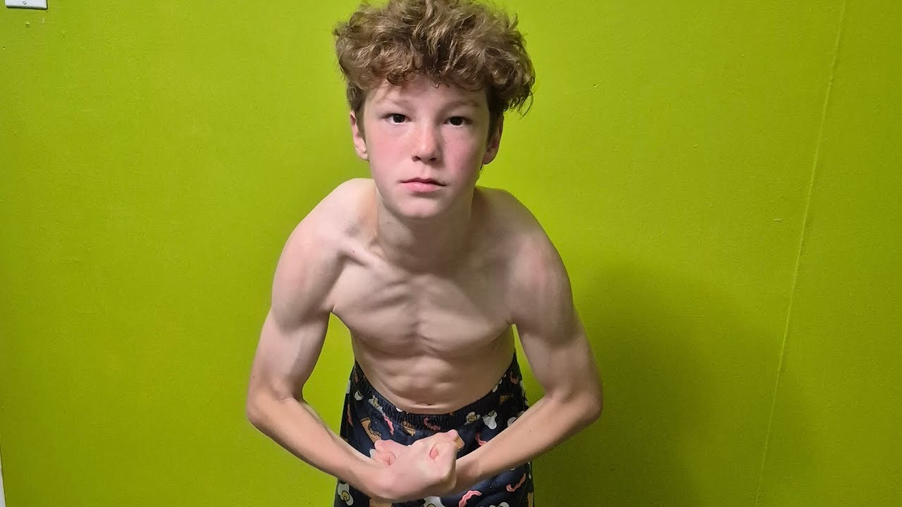 Flexing video strong 11 year old vs 15 year old - YouTube