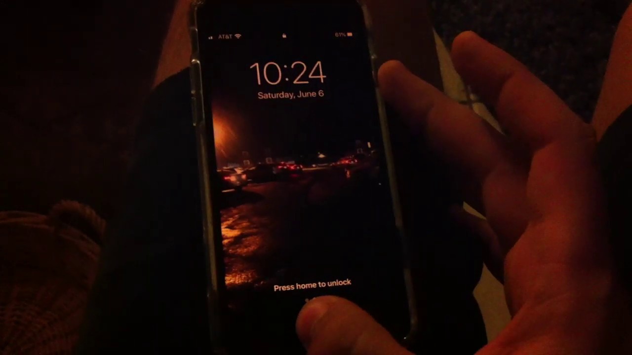 Phone Hack: Live Photo as Lock Screen Background on iPhone SE (2020 ...