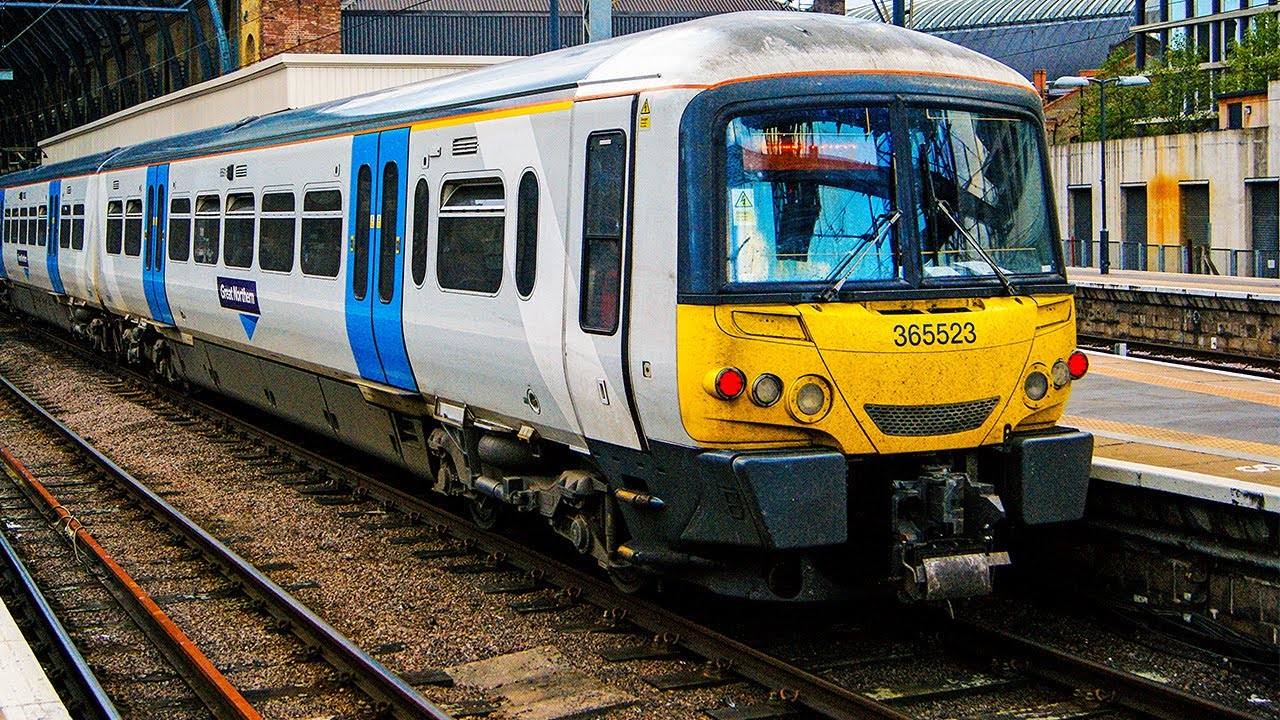 British Rail Class 365 Networker Express train, Great Northern - YouTube
