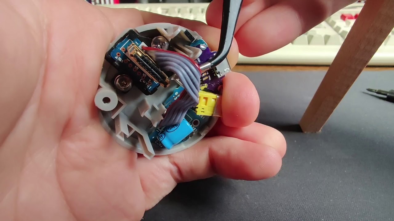 How to disassemble an MZ-NH1 MiniDisc dock to add a USB connector mod ...