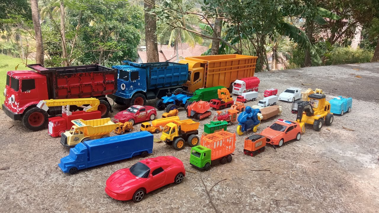 Truk Mainan Keren: Mengangkut dan Bermain dengan Mobil-Mobilan - YouTube