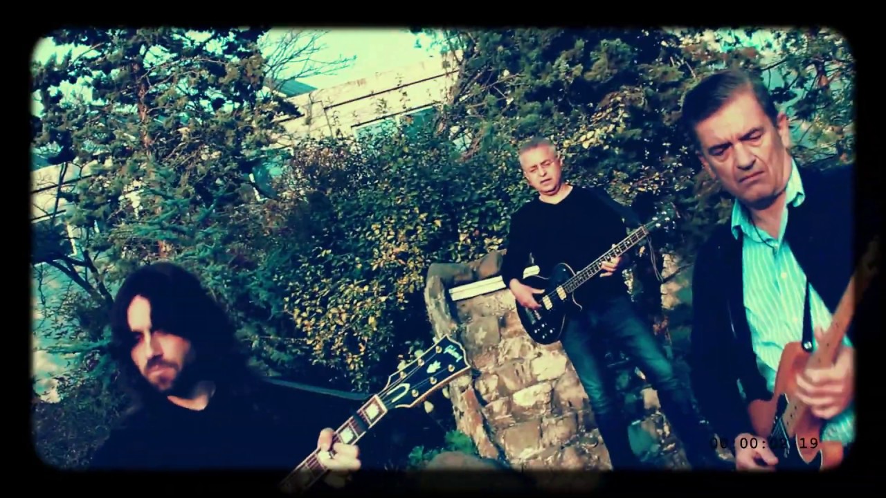 "Yellow River" Christie' s song cover by Blue Vinyl - YouTube