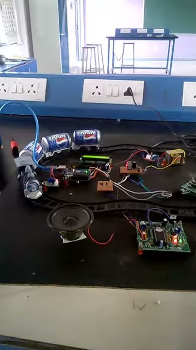 AUTOMATIC RAILWAY CROSSING GATES USING ARDUINO - YouTube