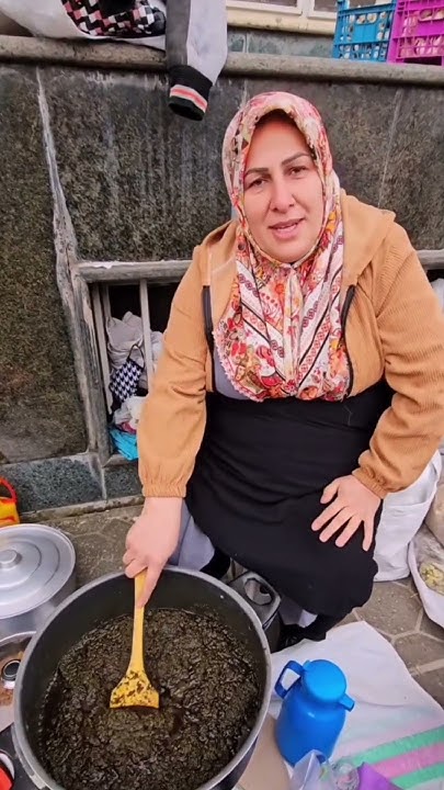 در هر لقمه، عشق و فداکاری مادری نهفته است که دست از تلاش برنمیدارد 🍲
