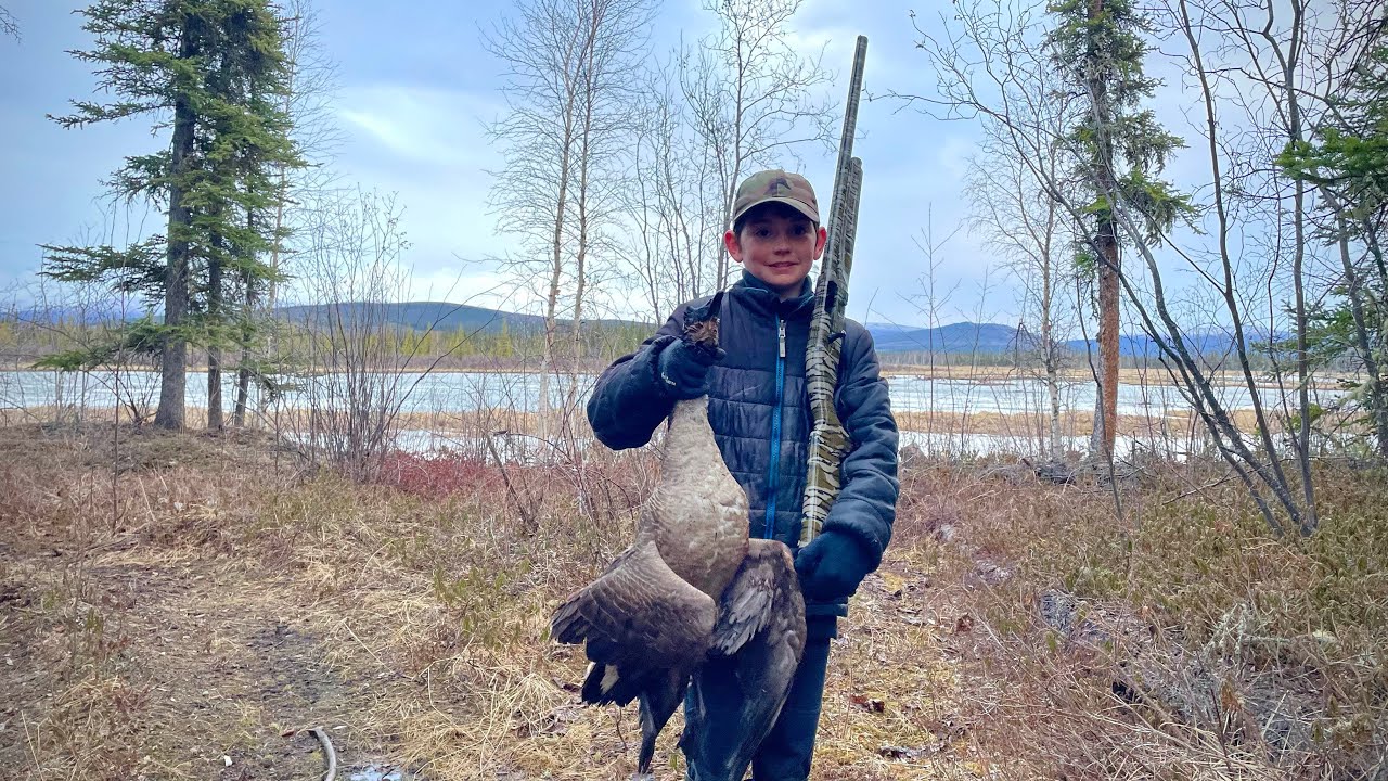 Goose/Duck Hunting on Thin Ice!! - YouTube