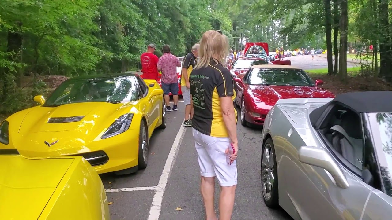 2019 National Corvette caravan Dallas landing lineup - YouTube