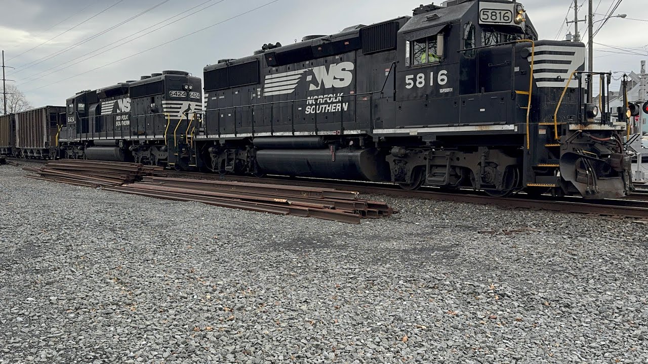 NS empty trinity coal hoppers fly through Hummelstown, PA - YouTube