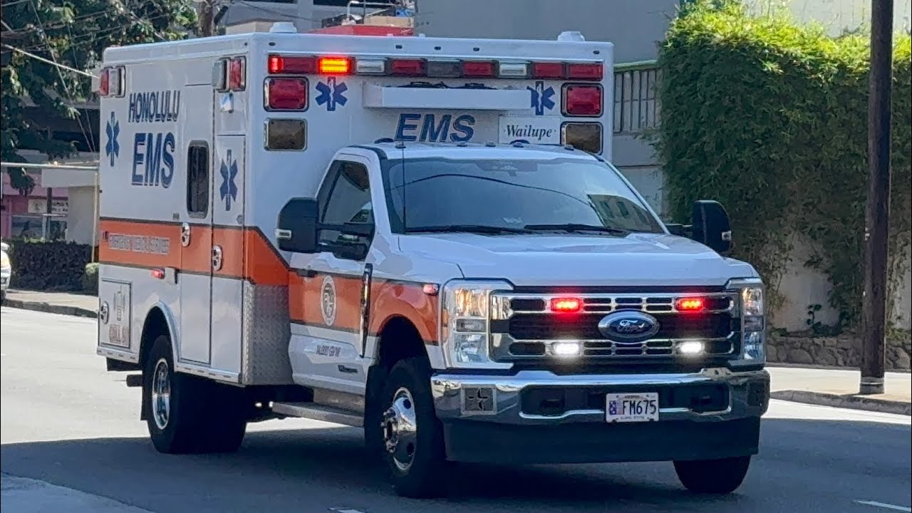 Honolulu EMS 08WLP responding - YouTube